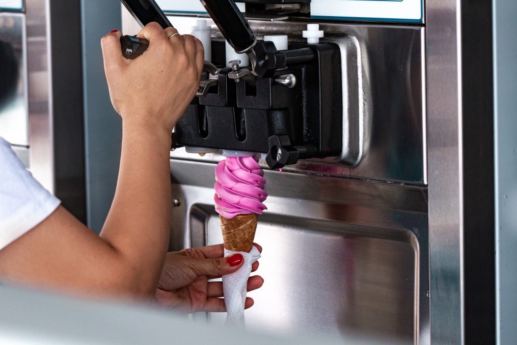 Why invest in a professional Italian ice machine for your business?